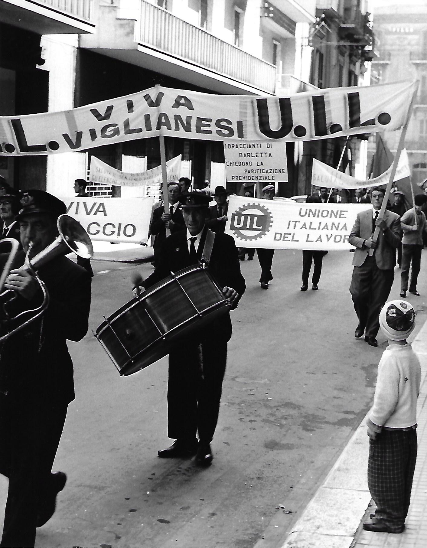 ACCADDE OGGI - 1 MAGGIO 1967 Viglianesi a Bari - Blog della Biblioteca