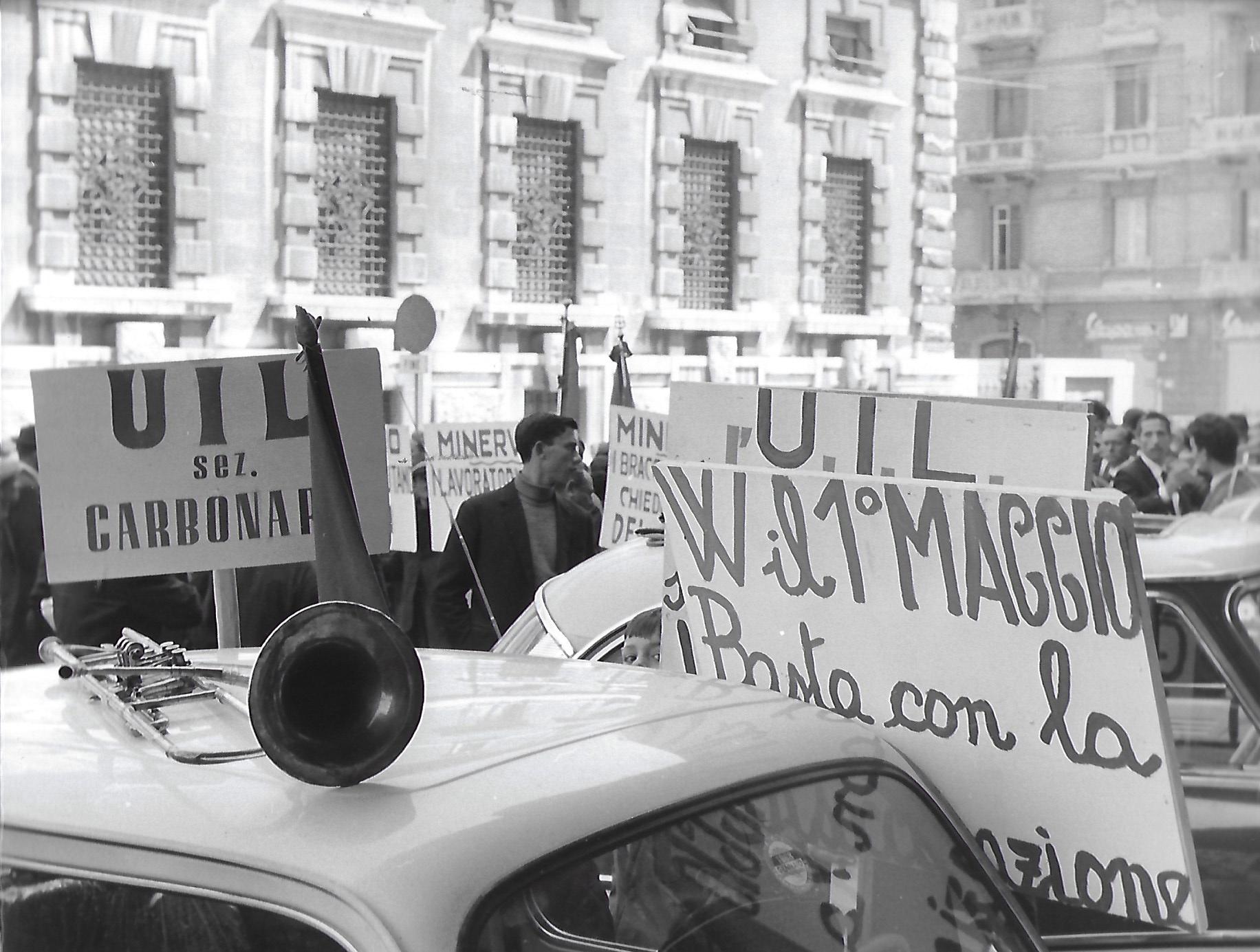 ACCADDE OGGI - 1 MAGGIO 1967 Viglianesi a Bari - Blog della Biblioteca